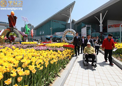 Rev. Moon's personal path towards faith as a child - Simon Cooper